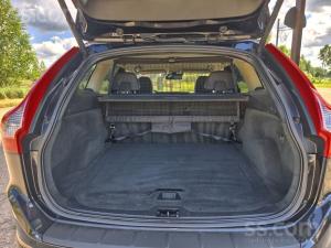 Melns Volvo XC60 2011 Ogre, ar dzinēja tilpumu 2.40 L un nobraukumu 283 tūkst. km par 9270 €, foto 14 vietnē AUTOMOTO.COM.LV