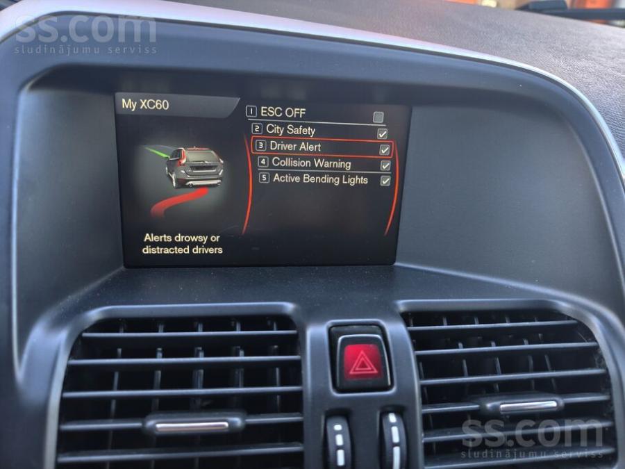 Melns Volvo XC60 2011 Ogre, ar dzinēja tilpumu 2.40 L un nobraukumu 283 tūkst. km par 9270 €, foto 22 vietnē AUTOMOTO.COM.LV