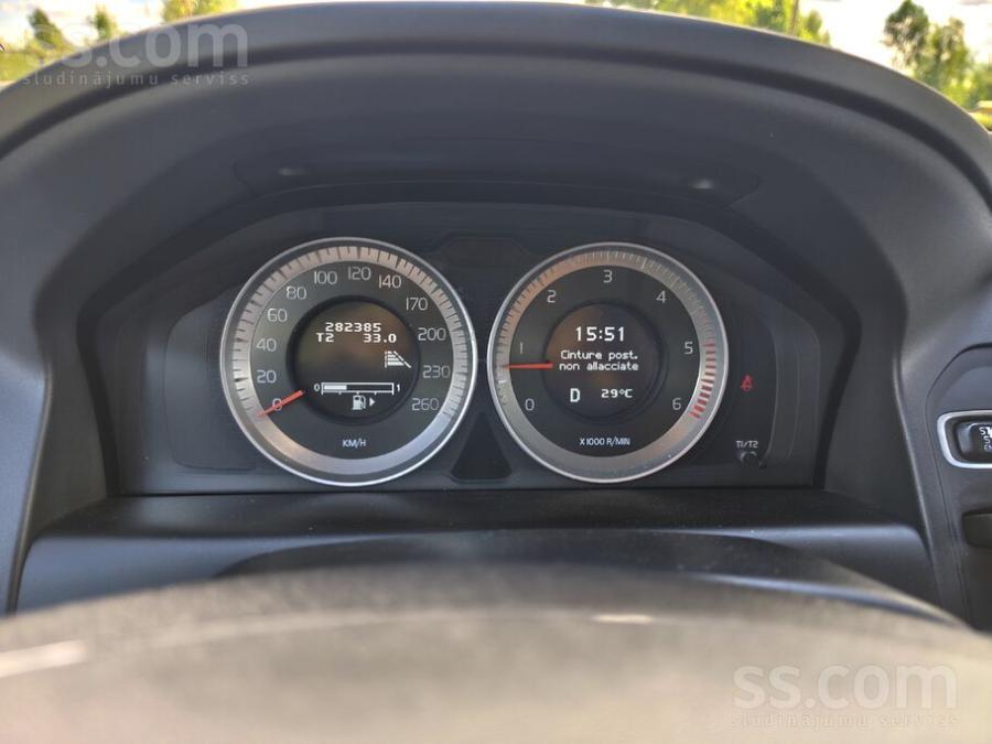 Melns Volvo XC60 2011 Ogre, ar dzinēja tilpumu 2.40 L un nobraukumu 283 tūkst. km par 9270 €, foto 23 vietnē AUTOMOTO.COM.LV