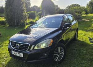 Black Volvo XC60 2010 in Siauliai, with an engine capacity of 2.40 L and mileage of 348 thousand km for 5900 €, photo 4 on AUTOMOTO.COM.LV