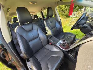 Black Volvo XC60 2010 in Siauliai, with an engine capacity of 2.40 L and mileage of 348 thousand km for 5900 €, photo 6 on AUTOMOTO.COM.LV