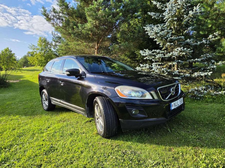 Black Volvo XC60 2010 in Siauliai, with an engine capacity of 2.40 L and mileage of 348 thousand km for 5900 €, photo 11 on AUTOMOTO.COM.LV