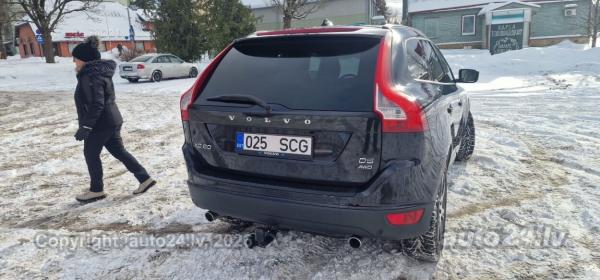 Melns Volvo XC60 2011 Rapla, ar dzinēja tilpumu 2.40 L un nobraukumu 323 tūkst. km par 10300 €, foto 3 vietnē AUTOMOTO.COM.LV