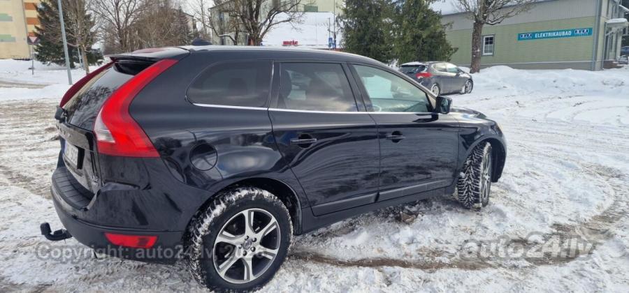 Melns Volvo XC60 2011 Rapla, ar dzinēja tilpumu 2.40 L un nobraukumu 323 tūkst. km par 10300 €, foto 4 vietnē AUTOMOTO.COM.LV