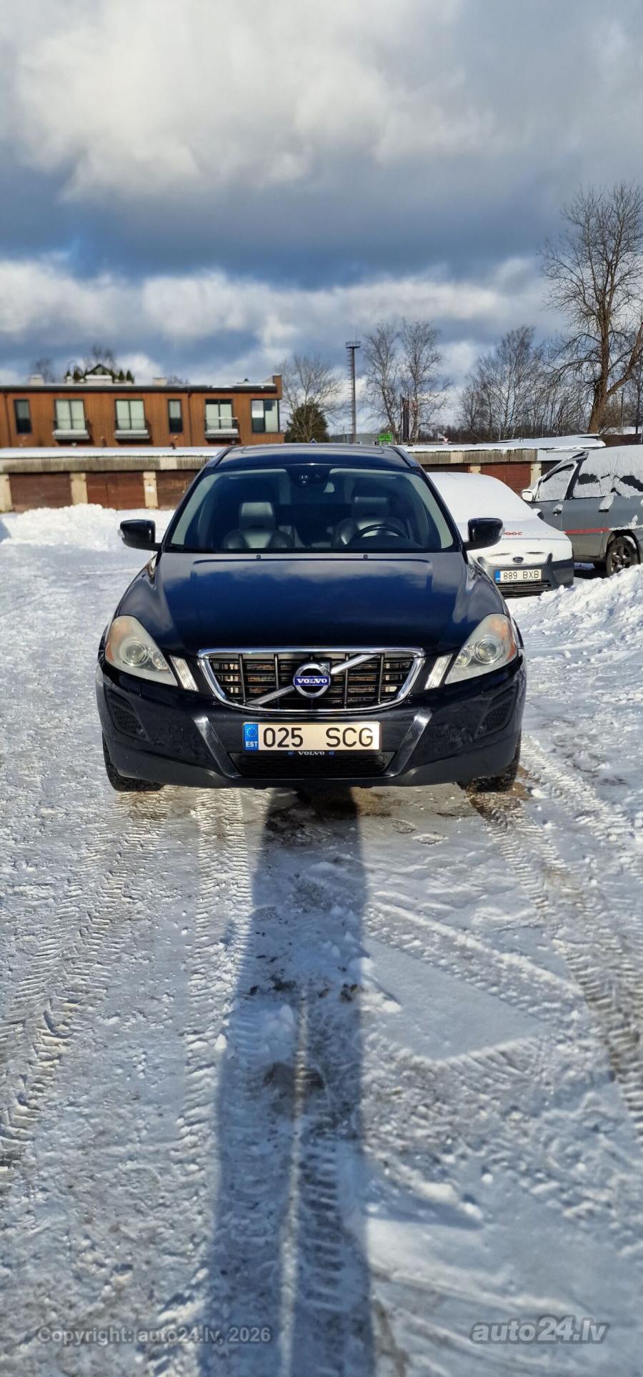 Melns Volvo XC60 2011 Rapla, ar dzinēja tilpumu 2.40 L un nobraukumu 323 tūkst. km par 10300 €, foto 5 vietnē AUTOMOTO.COM.LV