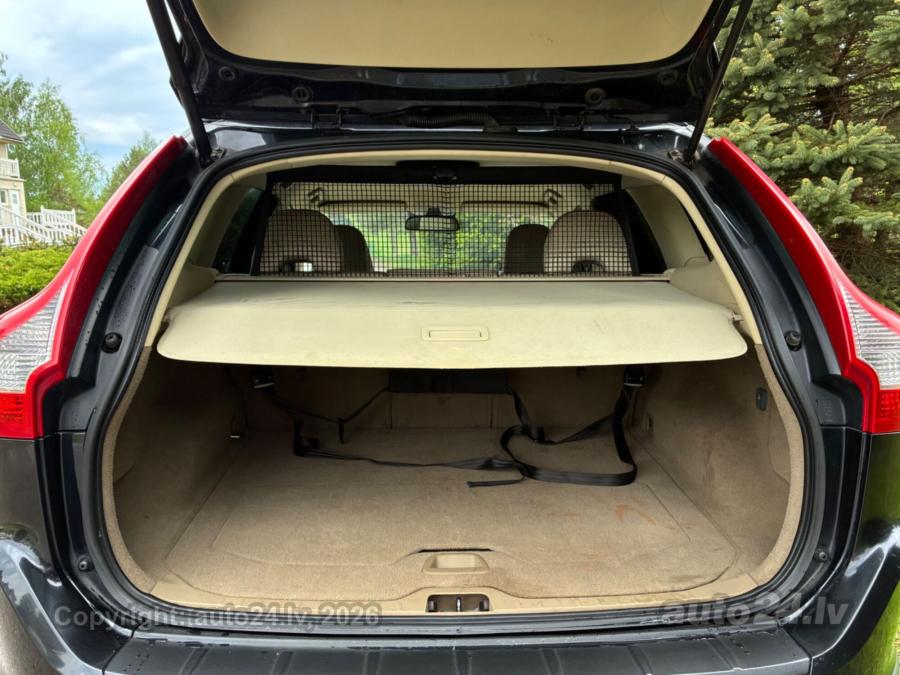 Melns Volvo XC60 2009 Tallina, ar dzinēja tilpumu 2.40 L un nobraukumu 380 tūkst. km par 6990 €, foto 8 vietnē AUTOMOTO.COM.LV