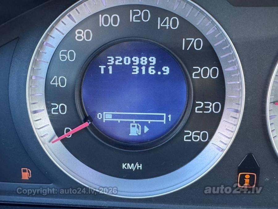 Черный Вольво ХС60 2009 в Таллин, объемом двигателя 2.40 л и пробегом 321 тыс. км за 6000 €, фото 13 на AUTOMOTO.COM.LV