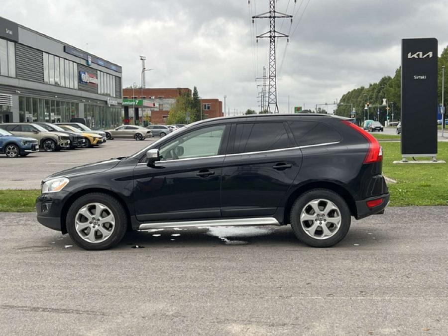 Black Volvo XC60 2009 in Narva, with an engine capacity of 2.40 L and mileage of 322 thousand km for 5499 €, photo 5 on AUTOMOTO.COM.LV