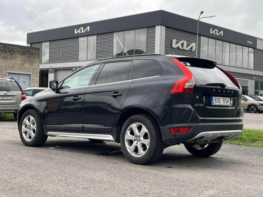 Black Volvo XC60 2009 in Narva, with an engine capacity of 2.40 L and mileage of 322 thousand km for 5499 €, photo 7 on AUTOMOTO.COM.LV