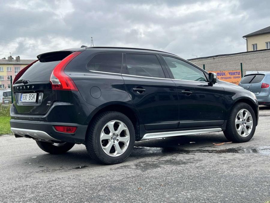 Black Volvo XC60 2009 in Narva, with an engine capacity of 2.40 L and mileage of 322 thousand km for 5499 €, photo 8 on AUTOMOTO.COM.LV