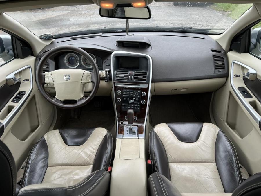 Black Volvo XC60 2009 in Narva, with an engine capacity of 2.40 L and mileage of 322 thousand km for 5499 €, photo 22 on AUTOMOTO.COM.LV