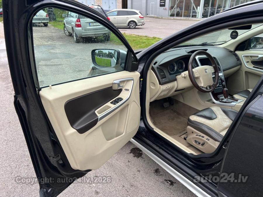 Melns Volvo XC60 2009 Narva, ar dzinēja tilpumu 2.40 L un nobraukumu 322 tūkst. km par 5499 €, foto 24 vietnē AUTOMOTO.COM.LV