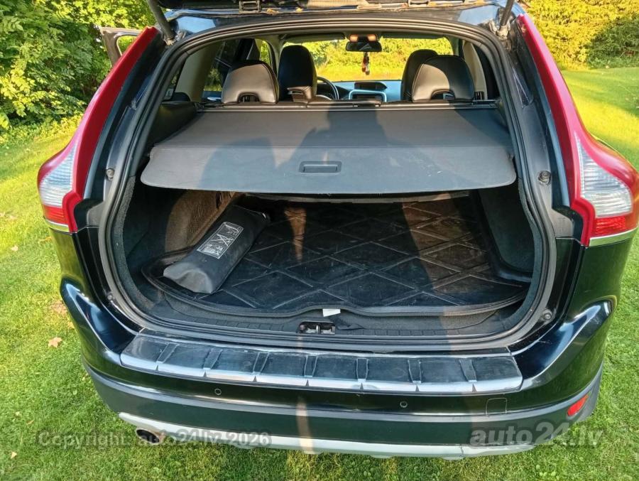 Melns Volvo XC60 2009 Tallina, ar dzinēja tilpumu 2.40 L un nobraukumu 246 tūkst. km par 5300 €, foto 4 vietnē AUTOMOTO.COM.LV