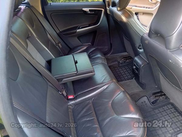 Melns Volvo XC60 2009 Tallina, ar dzinēja tilpumu 2.40 L un nobraukumu 246 tūkst. km par 5300 €, foto 7 vietnē AUTOMOTO.COM.LV