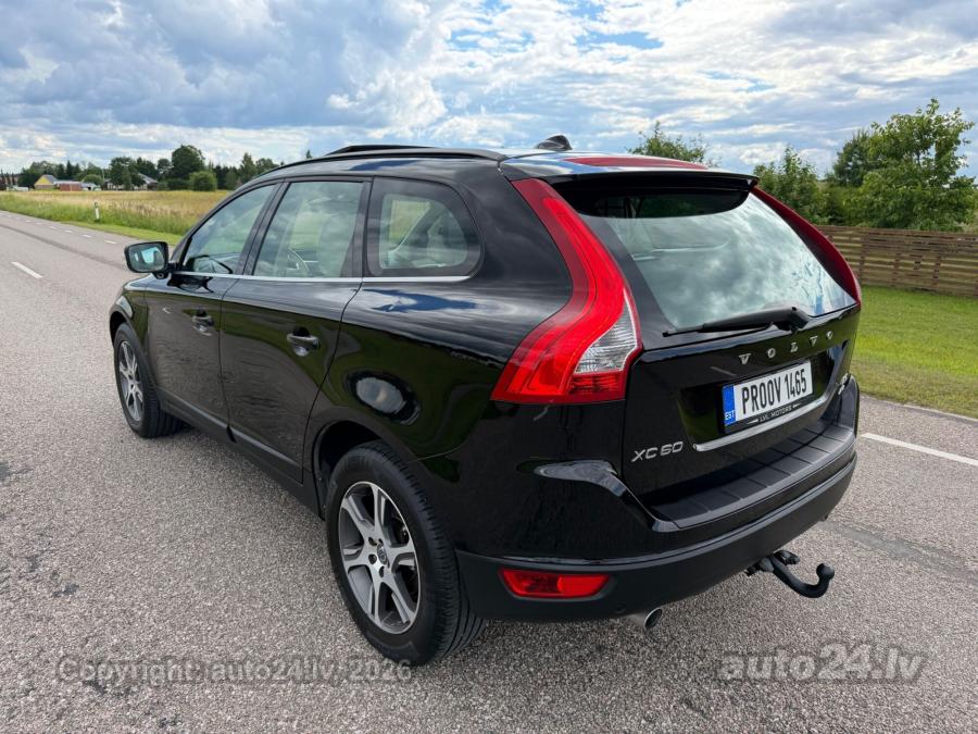 Black Volvo XC60 2010 in Tallinn, with an engine capacity of 2.40 L and mileage of 329 thousand km for 9490 €, photo 3 on AUTOMOTO.COM.LV