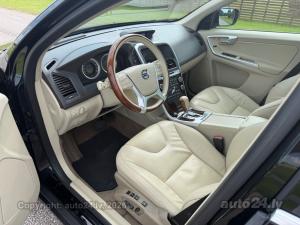 Black Volvo XC60 2010 in Tallinn, with an engine capacity of 2.40 L and mileage of 329 thousand km for 9490 €, photo 7 on AUTOMOTO.COM.LV