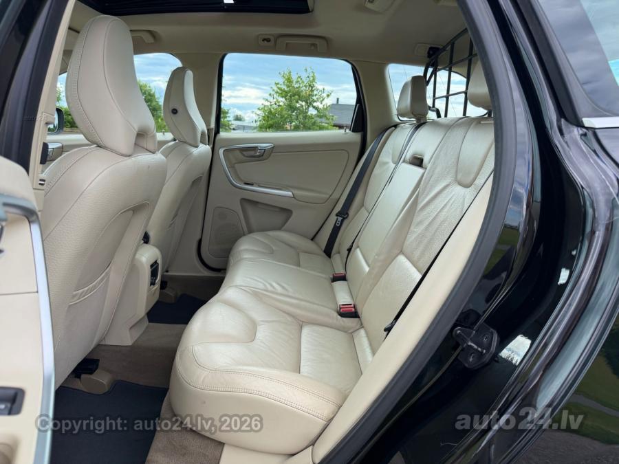 Black Volvo XC60 2010 in Tallinn, with an engine capacity of 2.40 L and mileage of 329 thousand km for 9490 €, photo 9 on AUTOMOTO.COM.LV