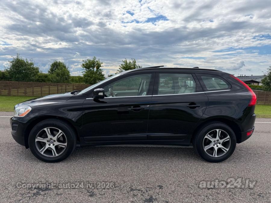 Black Volvo XC60 2010 in Tallinn, with an engine capacity of 2.40 L and mileage of 329 thousand km for 9490 €, photo 11 on AUTOMOTO.COM.LV