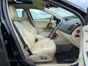 Black Volvo XC60 2010 in Tallinn, with an engine capacity of 2.40 L and mileage of 329 thousand km for 9490 €, photo 14 on AUTOMOTO.COM.LV