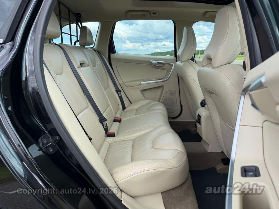 Black Volvo XC60 2010 in Tallinn, with an engine capacity of 2.40 L and mileage of 329 thousand km for 9490 €, photo 15 on AUTOMOTO.COM.LV