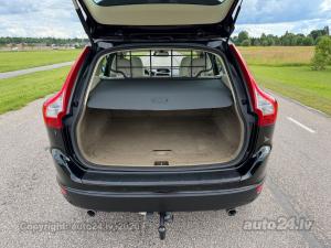 Black Volvo XC60 2010 in Tallinn, with an engine capacity of 2.40 L and mileage of 329 thousand km for 9490 €, photo 16 on AUTOMOTO.COM.LV