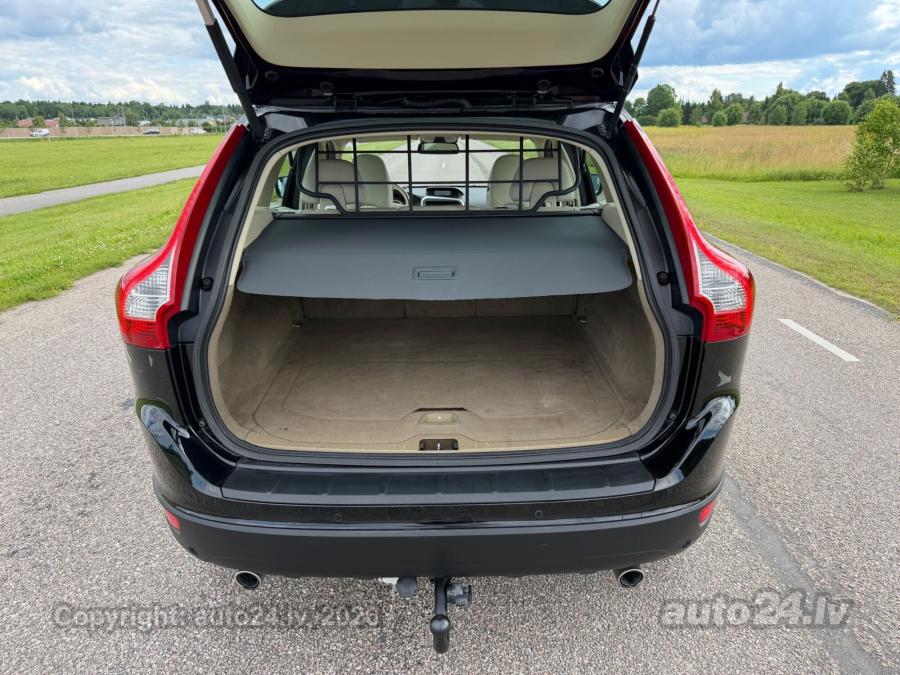Black Volvo XC60 2010 in Tallinn, with an engine capacity of 2.40 L and mileage of 329 thousand km for 9490 €, photo 16 on AUTOMOTO.COM.LV