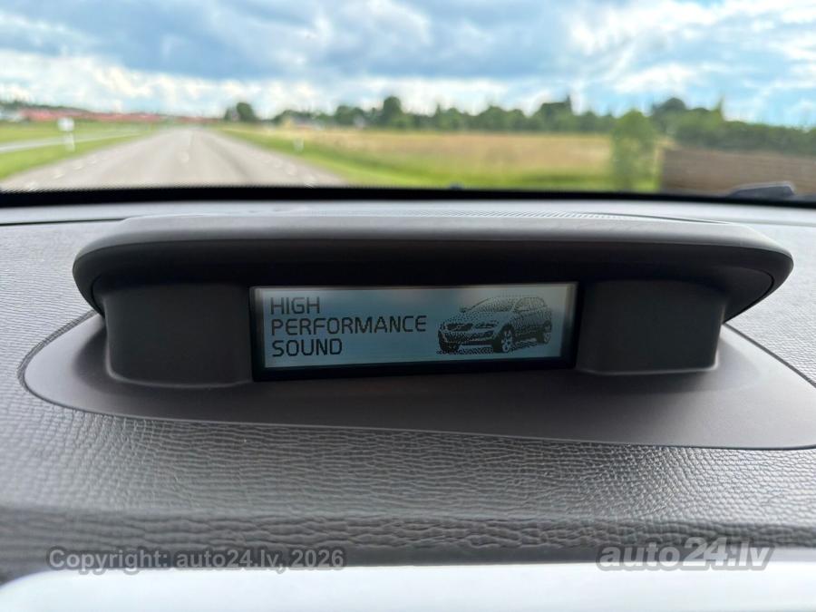 Black Volvo XC60 2010 in Tallinn, with an engine capacity of 2.40 L and mileage of 329 thousand km for 9490 €, photo 21 on AUTOMOTO.COM.LV