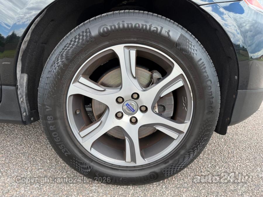 Black Volvo XC60 2010 in Tallinn, with an engine capacity of 2.40 L and mileage of 329 thousand km for 9490 €, photo 25 on AUTOMOTO.COM.LV