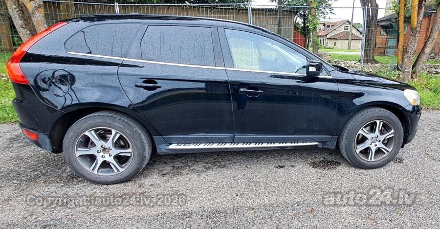 Melns Volvo XC60 2010 Rakvere, ar dzinēja tilpumu 2.40 L un nobraukumu 281 tūkst. km par 9800 €, foto 4 vietnē AUTOMOTO.COM.LV