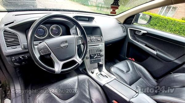 Melns Volvo XC60 2010 Rakvere, ar dzinēja tilpumu 2.40 L un nobraukumu 281 tūkst. km par 9800 €, foto 4 vietnē AUTOMOTO.COM.LV