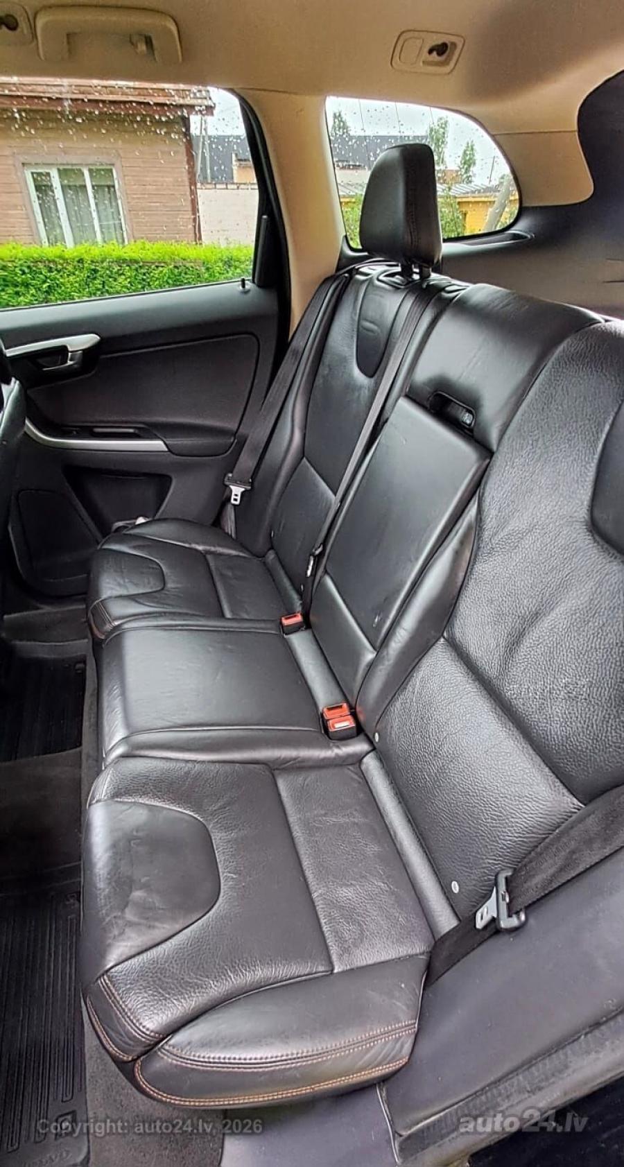 Melns Volvo XC60 2010 Rakvere, ar dzinēja tilpumu 2.40 L un nobraukumu 281 tūkst. km par 9800 €, foto 8 vietnē AUTOMOTO.COM.LV