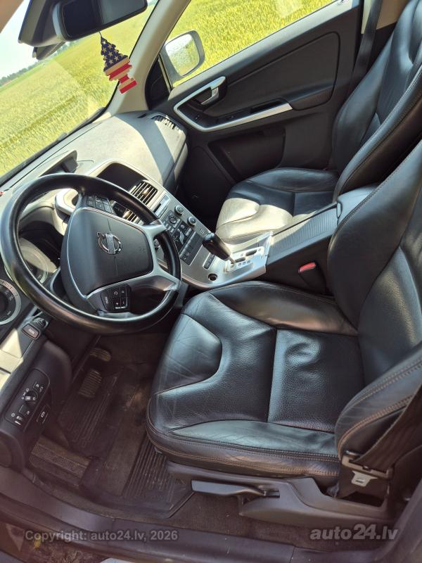 Melns Volvo XC60 2010 Rakvere, ar dzinēja tilpumu 2.40 L un nobraukumu 281 tūkst. km par 9800 €, foto 8 vietnē AUTOMOTO.COM.LV