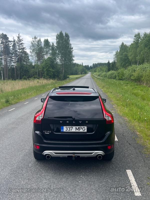 Black Volvo XC60 2010 in Tallinn, with an engine capacity of 2.40 L and mileage of 412 thousand km for 8400 €, photo 9 on AUTOMOTO.COM.LV