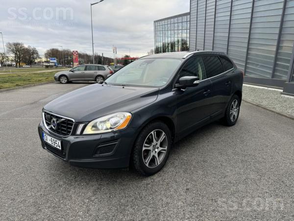 Black Volvo XC60 2011 in Liepaja, with an engine capacity of 2.40 L and mileage of 282 thousand km for 8400 €, photo 1 on AUTOMOTO.COM.LV