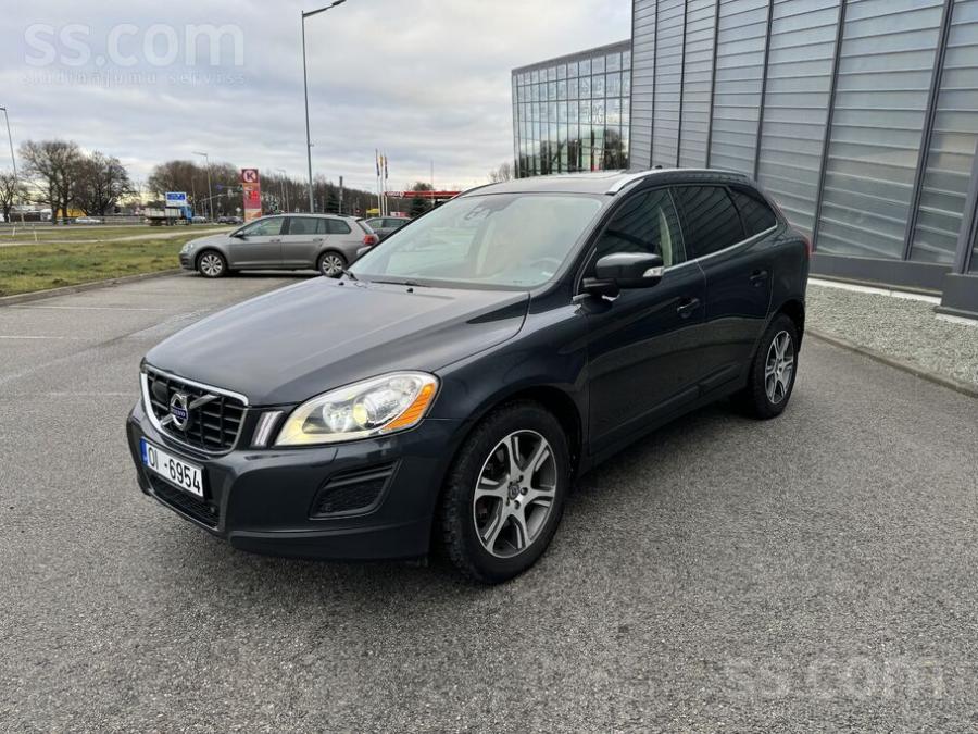 Black Volvo XC60 2011 in Liepaja, with an engine capacity of 2.40 L and mileage of 282 thousand km for 8400 €, photo 1 on AUTOMOTO.COM.LV