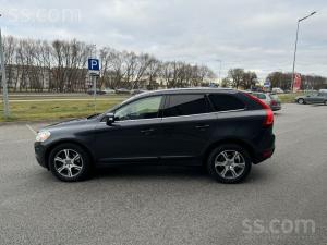 Black Volvo XC60 2011 in Liepaja, with an engine capacity of 2.40 L and mileage of 282 thousand km for 8400 €, photo 3 on AUTOMOTO.COM.LV