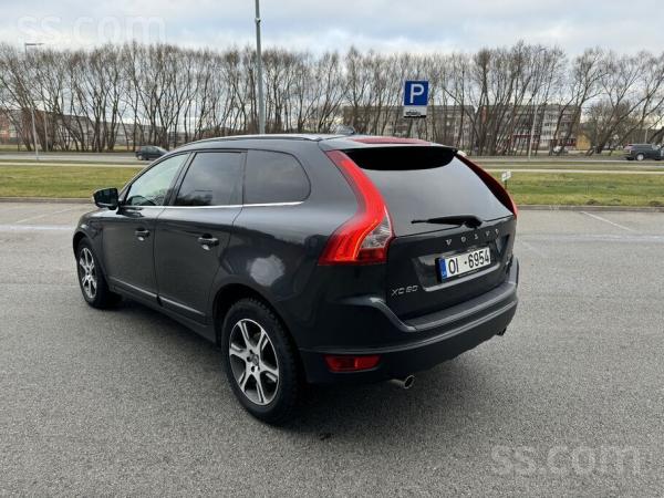 Black Volvo XC60 2011 in Liepaja, with an engine capacity of 2.40 L and mileage of 282 thousand km for 8400 €, photo 4 on AUTOMOTO.COM.LV