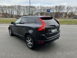 Black Volvo XC60 2011 in Liepaja, with an engine capacity of 2.40 L and mileage of 282 thousand km for 8400 €, photo 4 on AUTOMOTO.COM.LV