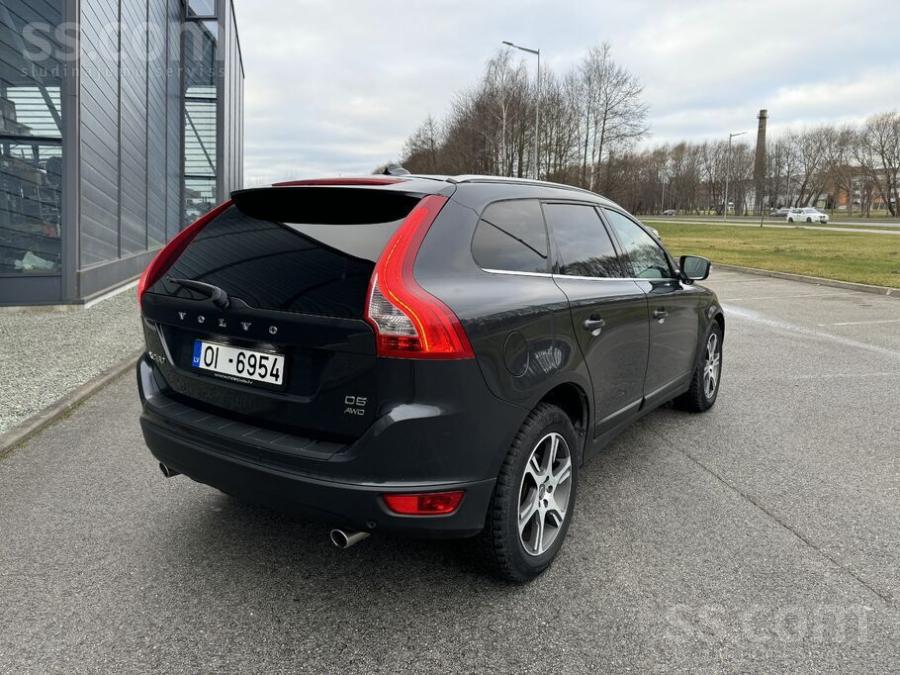 Black Volvo XC60 2011 in Liepaja, with an engine capacity of 2.40 L and mileage of 282 thousand km for 8400 €, photo 5 on AUTOMOTO.COM.LV