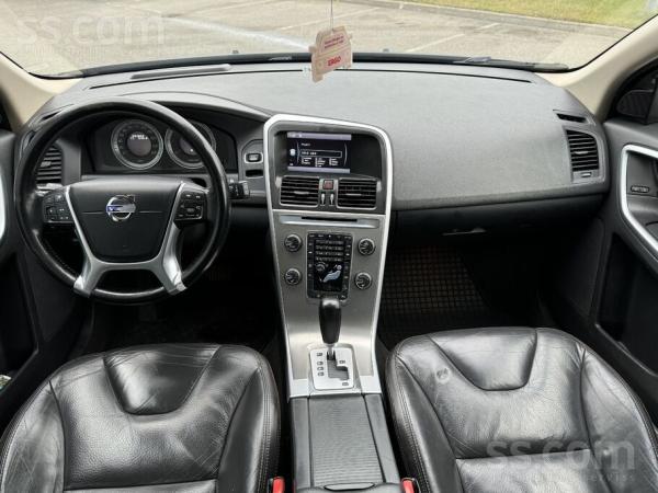 Black Volvo XC60 2011 in Liepaja, with an engine capacity of 2.40 L and mileage of 282 thousand km for 8400 €, photo 7 on AUTOMOTO.COM.LV
