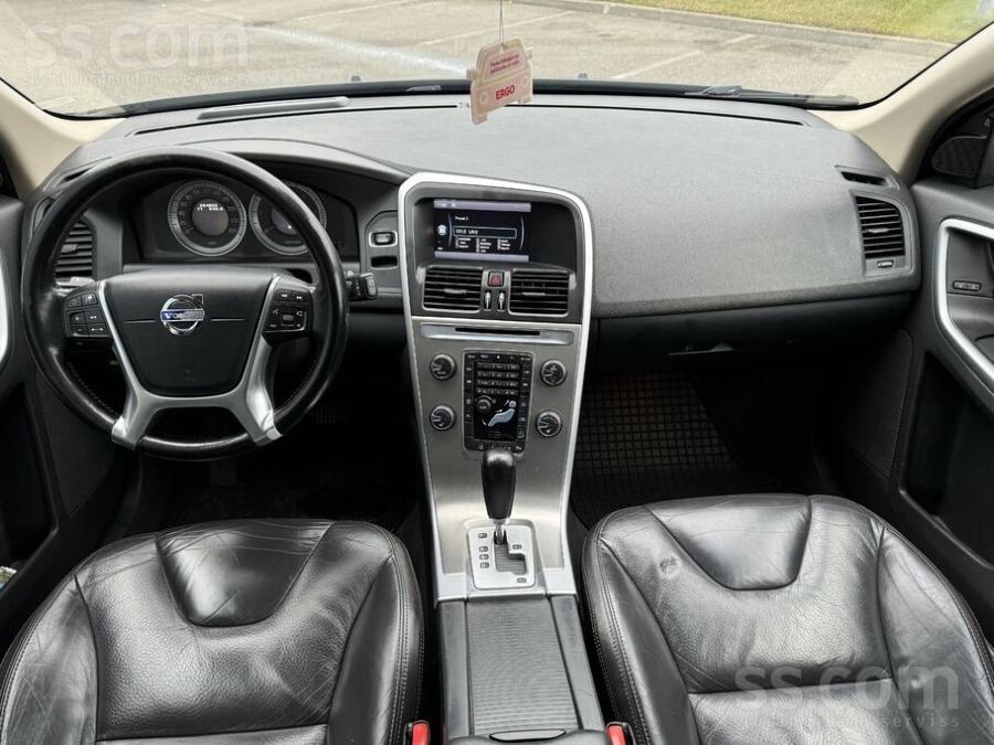 Black Volvo XC60 2011 in Liepaja, with an engine capacity of 2.40 L and mileage of 282 thousand km for 8400 €, photo 7 on AUTOMOTO.COM.LV
