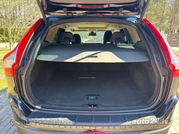 Melns Volvo XC60 2011 Rīga, ar dzinēja tilpumu 2.40 L un nobraukumu 240 tūkst. km par 8500 €, foto 2 vietnē AUTOMOTO.COM.LV