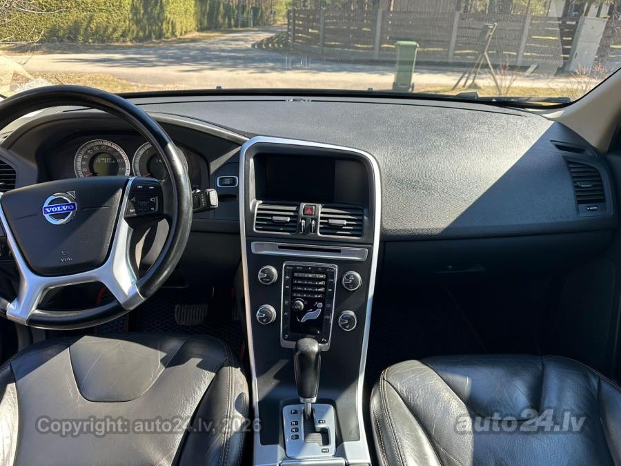 Melns Volvo XC60 2011 Rīga, ar dzinēja tilpumu 2.40 L un nobraukumu 240 tūkst. km par 8500 €, foto 4 vietnē AUTOMOTO.COM.LV