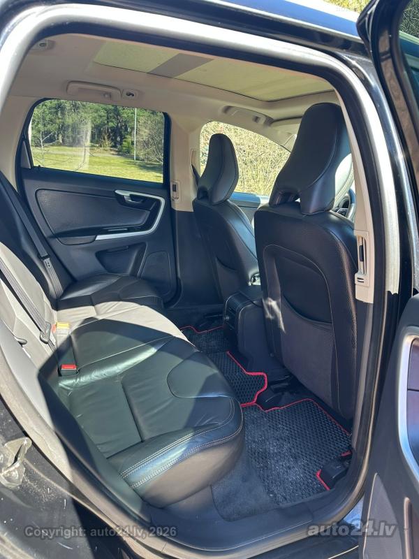 Melns Volvo XC60 2011 Rīga, ar dzinēja tilpumu 2.40 L un nobraukumu 240 tūkst. km par 8500 €, foto 6 vietnē AUTOMOTO.COM.LV