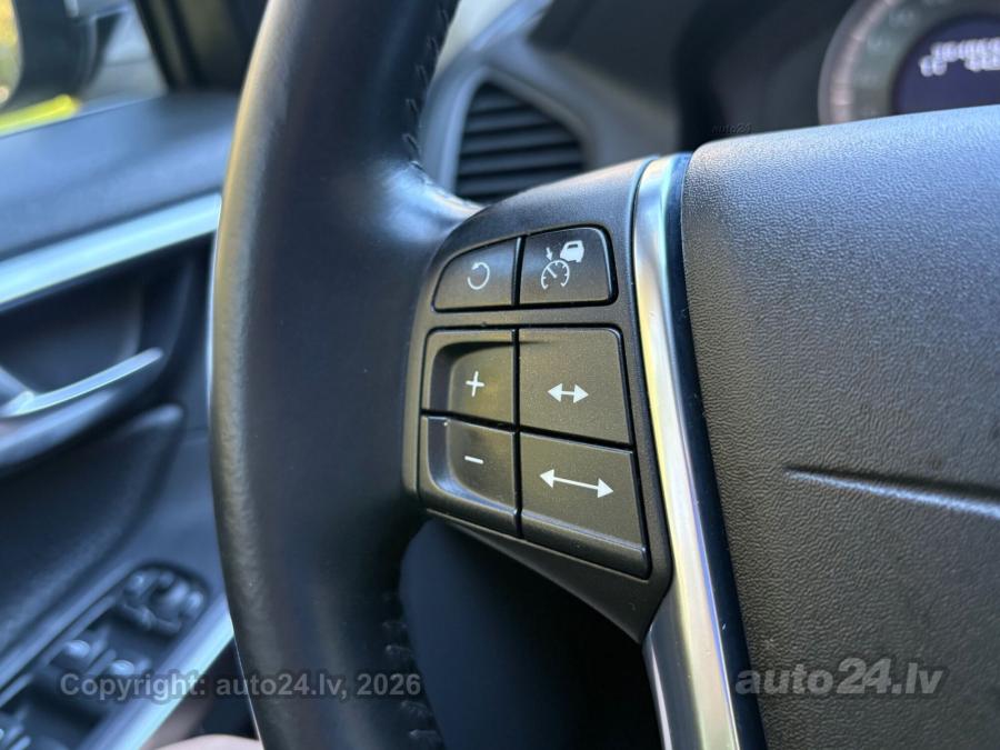 Melns Volvo XC60 2011 Tallina, ar dzinēja tilpumu 2.40 L un nobraukumu 383 tūkst. km par 7390 €, foto 14 vietnē AUTOMOTO.COM.LV