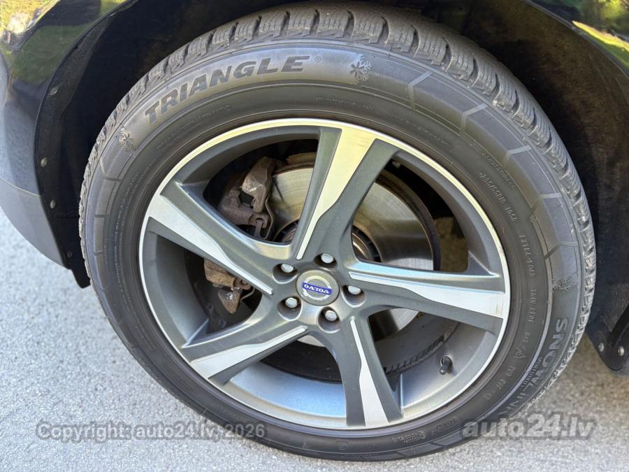 Melns Volvo XC60 2011 Tallina, ar dzinēja tilpumu 2.40 L un nobraukumu 383 tūkst. km par 7390 €, foto 17 vietnē AUTOMOTO.COM.LV