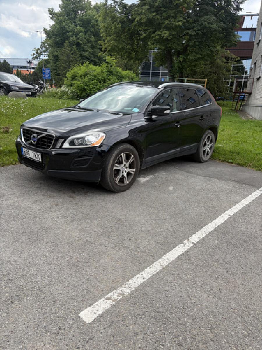 Melns Volvo XC60 2011 Kohtla-Jerve, ar dzinēja tilpumu 2.40 L un nobraukumu 261 tūkst. km par 8500 €, foto 1 vietnē AUTOMOTO.COM.LV