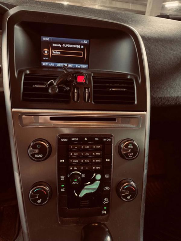 Melns Volvo XC60 2011 Kohtla-Jerve, ar dzinēja tilpumu 2.40 L un nobraukumu 261 tūkst. km par 8500 €, foto 7 vietnē AUTOMOTO.COM.LV