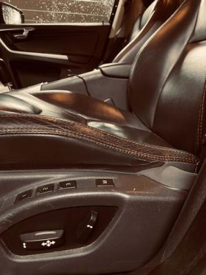 Melns Volvo XC60 2011 Kohtla-Jerve, ar dzinēja tilpumu 2.40 L un nobraukumu 261 tūkst. km par 8500 €, foto 9 vietnē AUTOMOTO.COM.LV