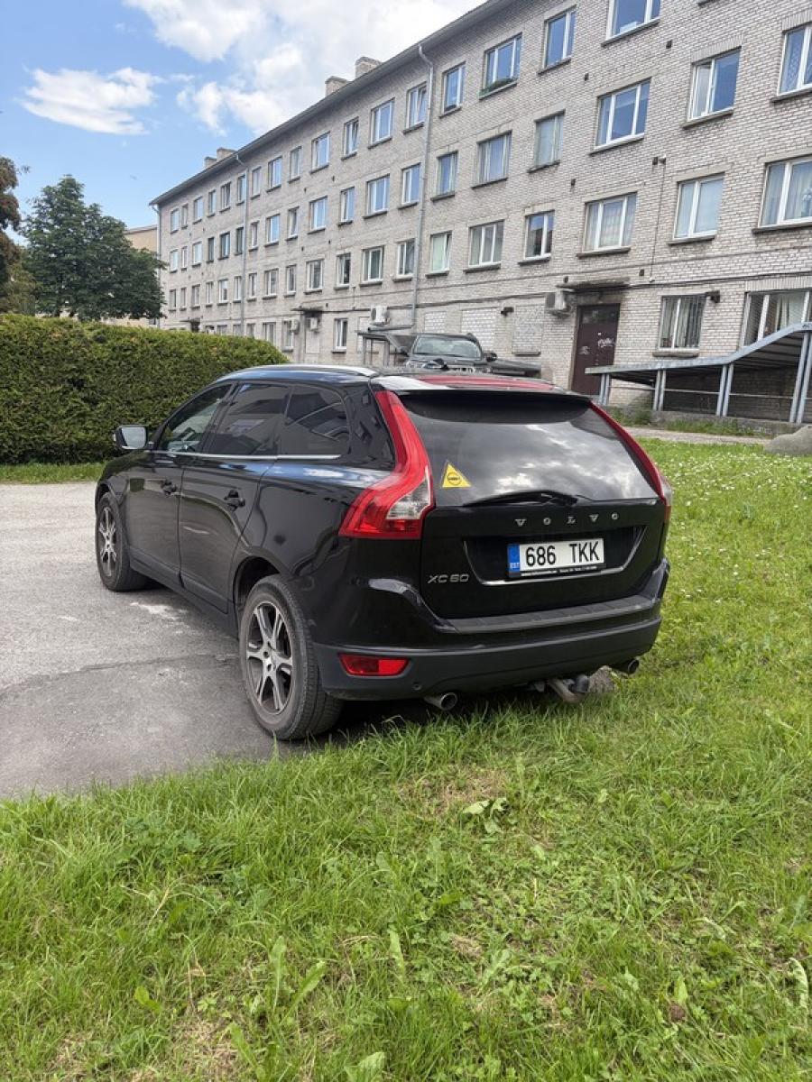 Melns Volvo XC60 2011 Kohtla-Jerve, ar dzinēja tilpumu 2.40 L un nobraukumu 261 tūkst. km par 8500 €, foto 14 vietnē AUTOMOTO.COM.LV